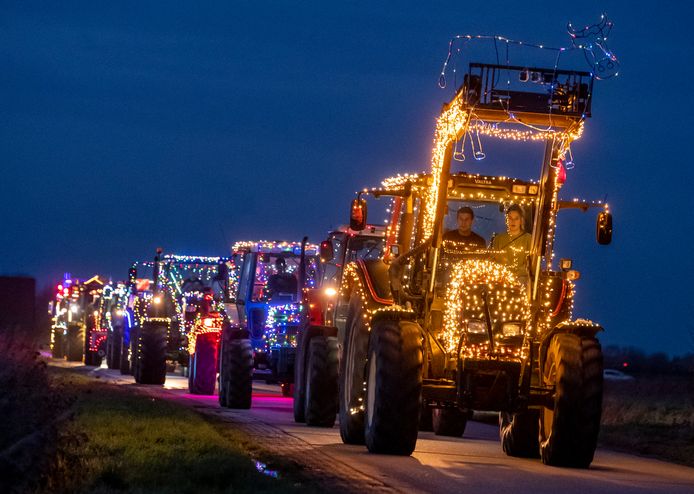 Versierde trekkers brengen licht in Veere | Veere | AD.nl