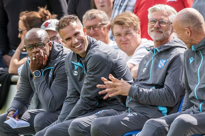 Coach Robin van Persie krijgt hulp van een... coach: ‘Het is niet iets ...