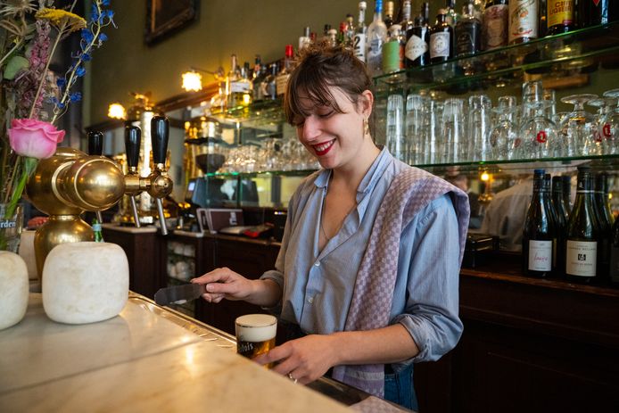 REPORTAGE. Op kroegentocht in... café Borze, uit zijn as herrezen: “Jonge gasten aan één tafel ...