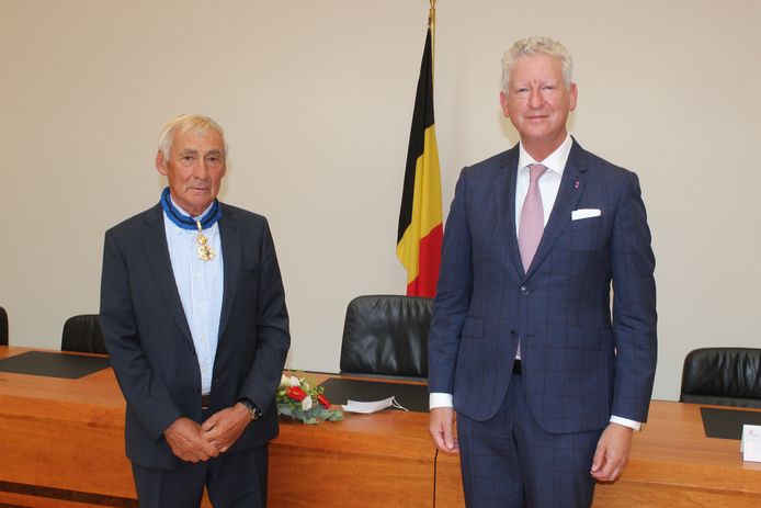 Ereburgemeester Erné De Blaere (72) mag zich nu Commandeur in de Orde ...