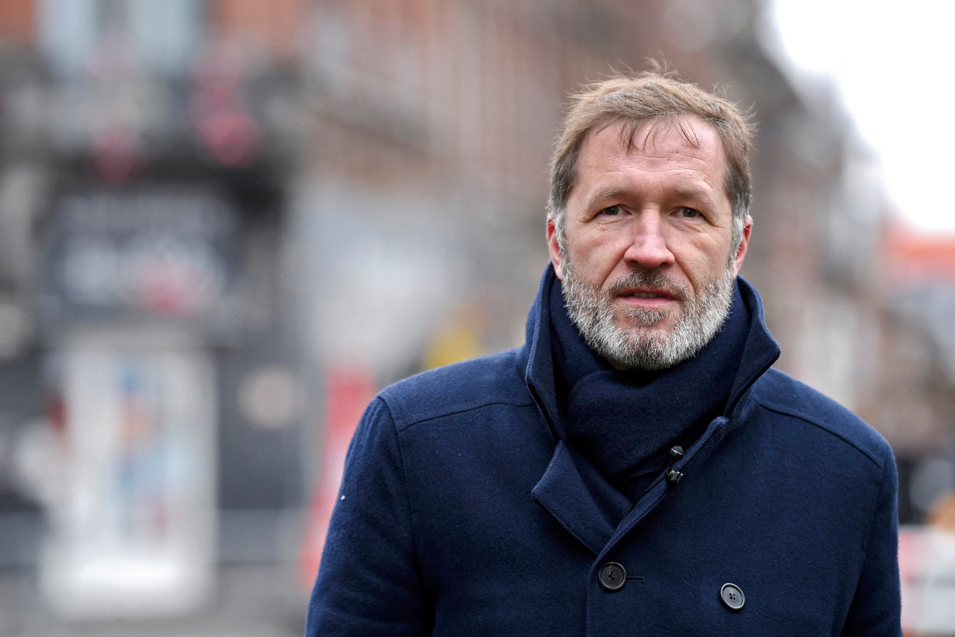 Paul Magnette (PS) schuift idee van basisinkomen voor jongeren naar ...