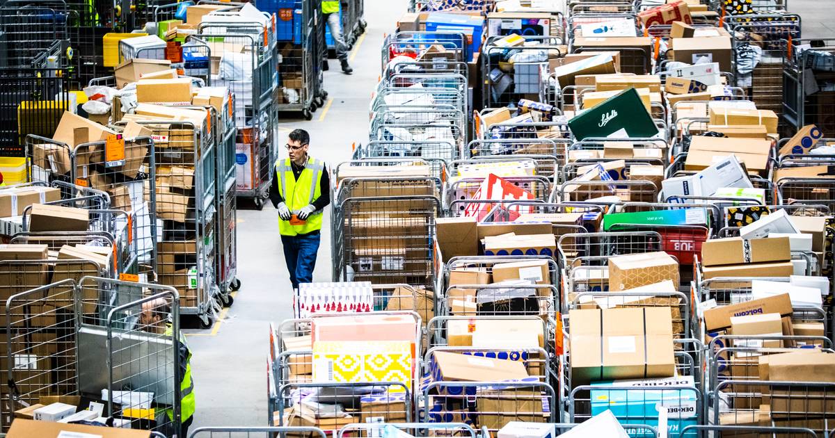 Distributiecentrum PostNL in Hengelo alert na bombrieven | Hengelo ...