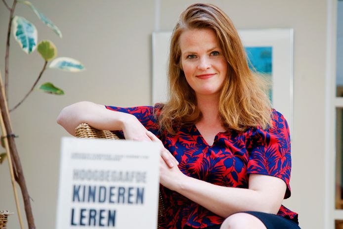 Fleur schrijft boek voor vastlopende hoogbegaafden: ‘Het is dramatisch ...