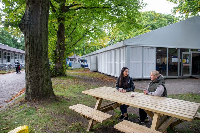Oekraïense vluchtelingen protesteren voor betere omstandigheden in ...