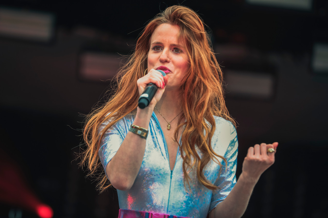 PORTRET. Merol, ‘De slimste mens’-revelatie die openlijk zingt over ...