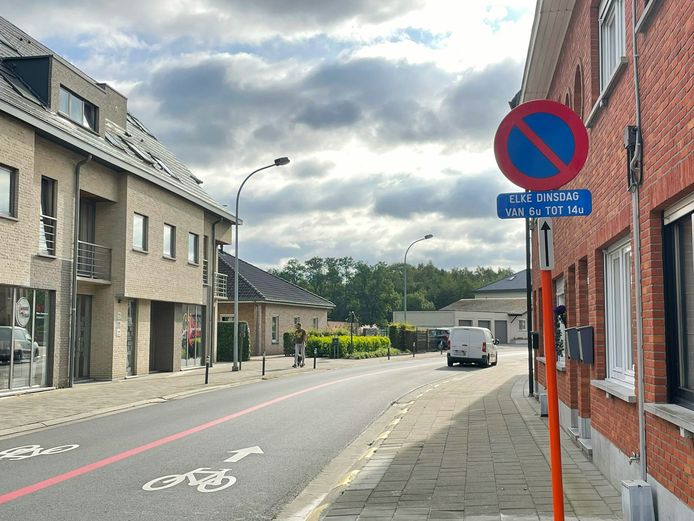 Parkeerverbod in Astridstraat tijdens dinsdagmarkt | Tremelo | hln.be