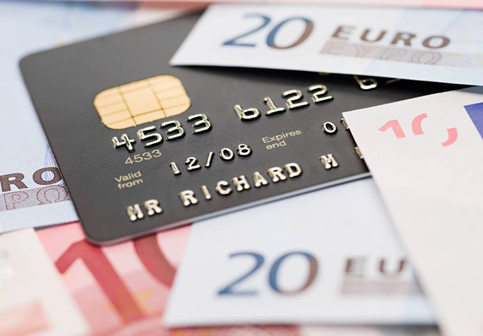 ‘Money mule’ stuit op onbegrip bij rechter: “Wie geeft zijn bankkaart ...