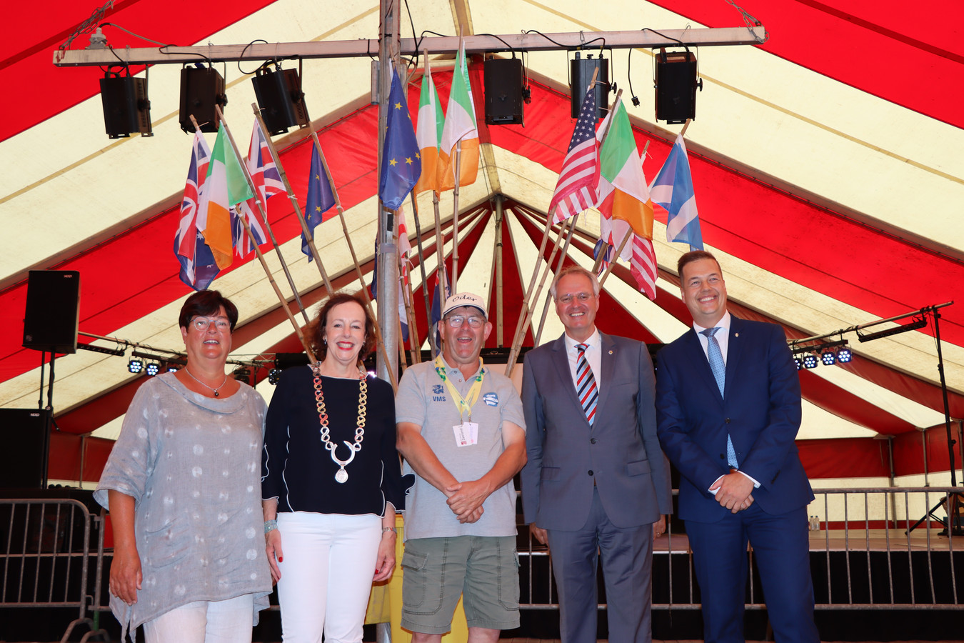 Grijp nu je kans om in een St Ayles skiff te roeien. En help hem dan ...