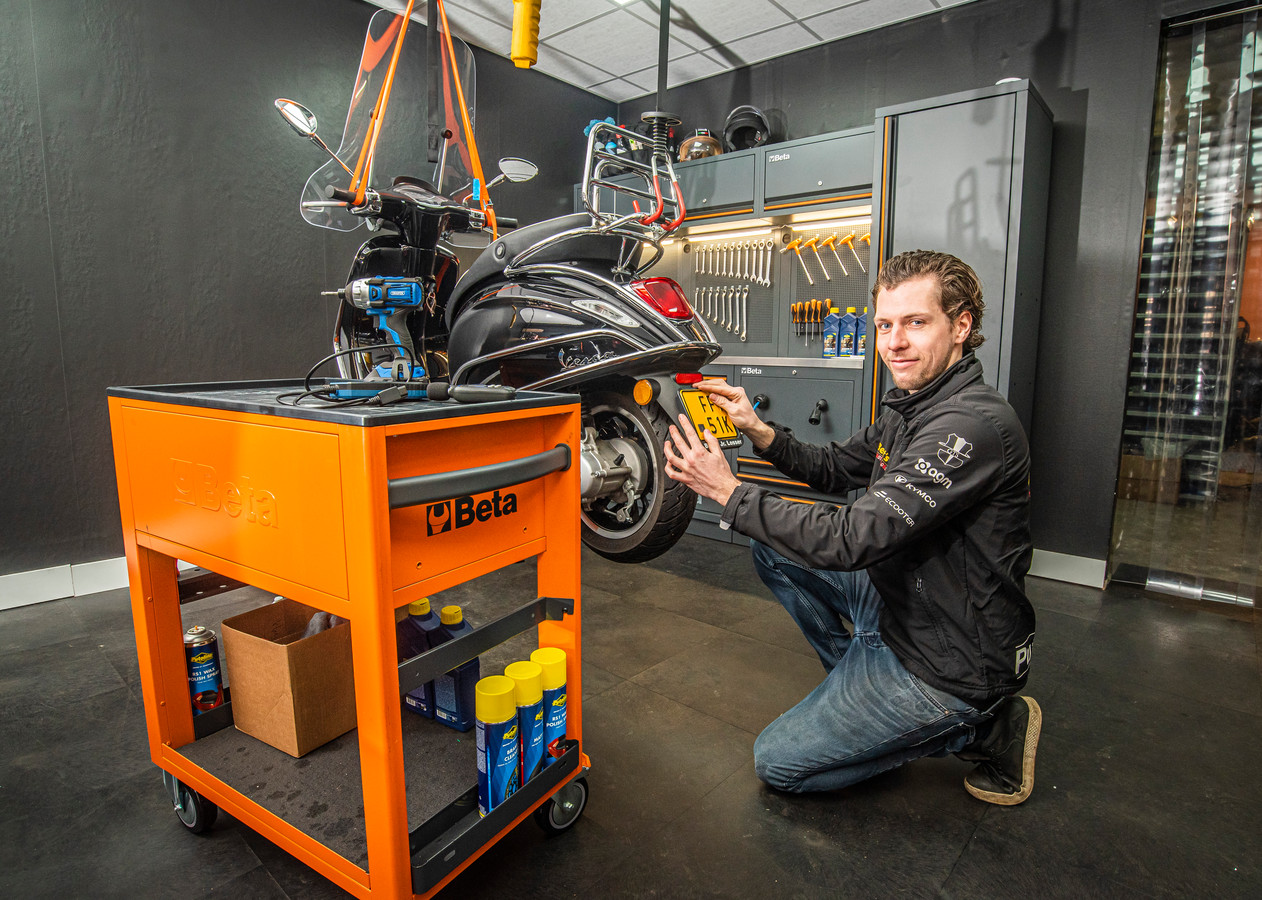 Helmplicht zorgt voor stormloop bij scooterwinkels in Oldenzaal en ...