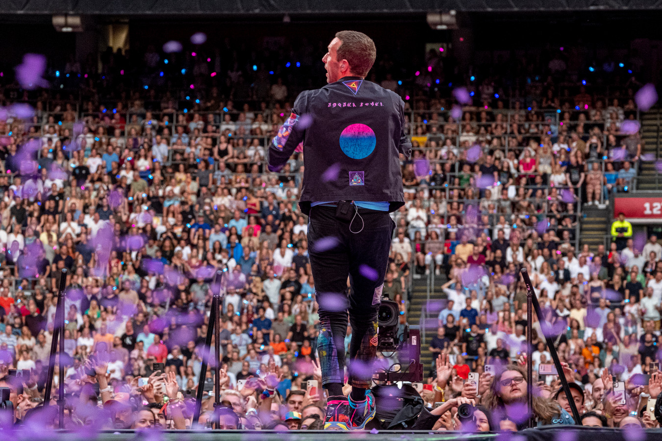 Recensie | Coldplay pakt in de Arena zelfs de grootste cynicus met ...