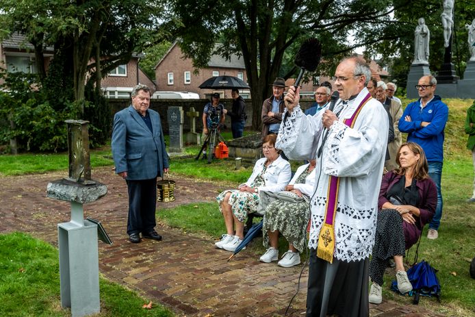 Taboe rond zelfdoding in Bergeijk doorbroken met onthulling en zegening ...