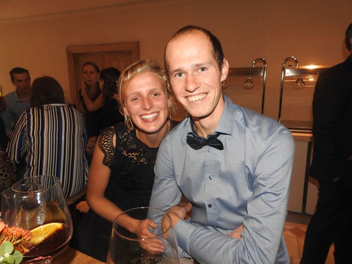 Haar man Ruben (28) stierf aan kanker, nu neemt Sien (26 ...