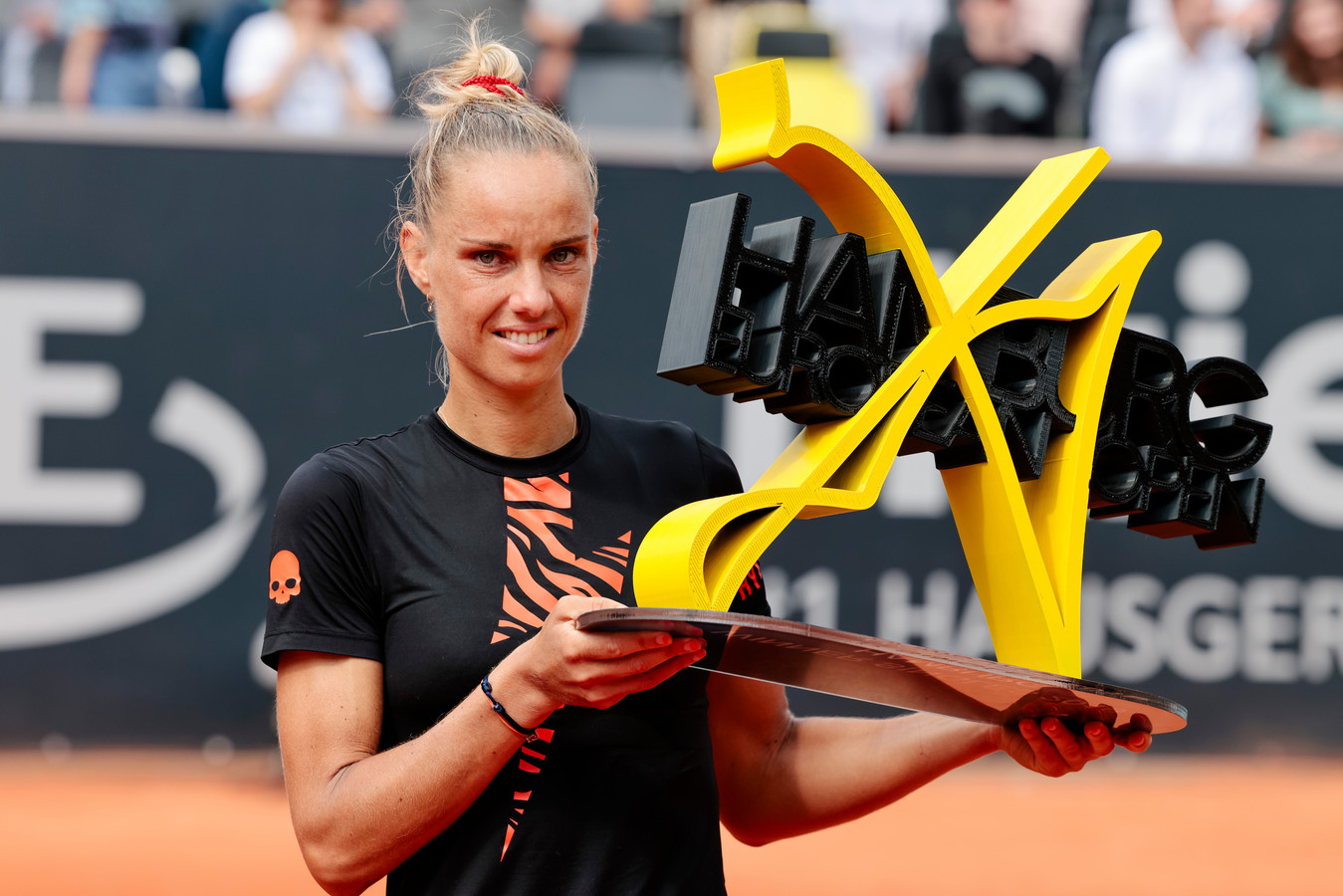Eindelijk raak voor Arantxa Rus: tennisster pakt na droomweek in Hamburg eerste WTA-titel | Foto ...
