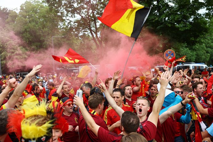 Une impressionnante marée rouge: les images des supporters belges dans ...
