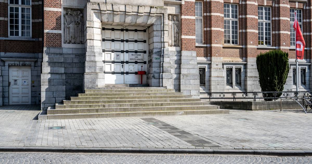 Amok met politie na handtastelijkheden levert werkstraf op ...