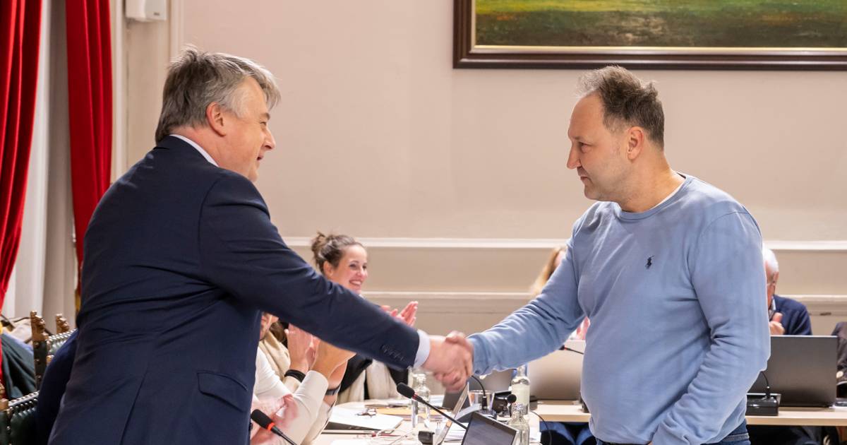 Geert De Saedeleir legt eed af als nieuw gemeenteraadslid | Lebbeke ...