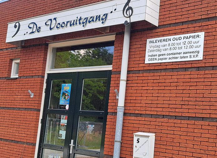 Oudpapierruzie voor de rechter, Stiphoutse fanfare vindt dwangsom van ...