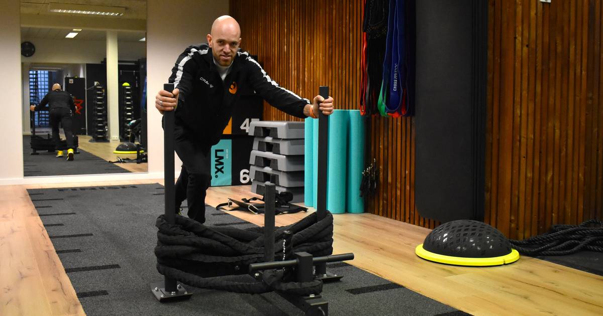 Personal coach Tobias (33) transformeert oud verdeelcentrum tot moderne ...