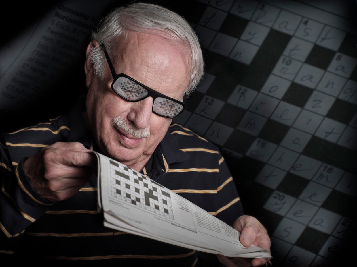 Jaap de Berg (82) heeft vandaag zesduizend puzzels gemaakt voor Trouw ...