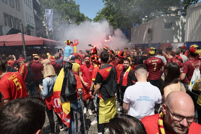 Une impressionnante marée rouge: les images des supporters belges dans ...