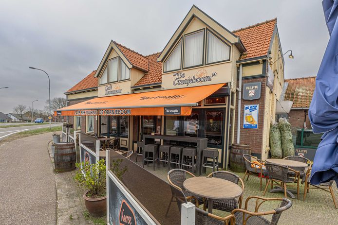 In De Oranjeboom lijkt de tijd te hebben stilgestaan | Uit eten in ...
