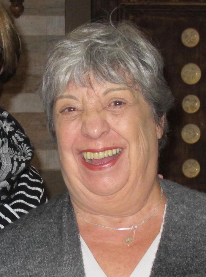 Tussen haar baan en studie door werd Louise verliefd op ober-kelner Bob ...