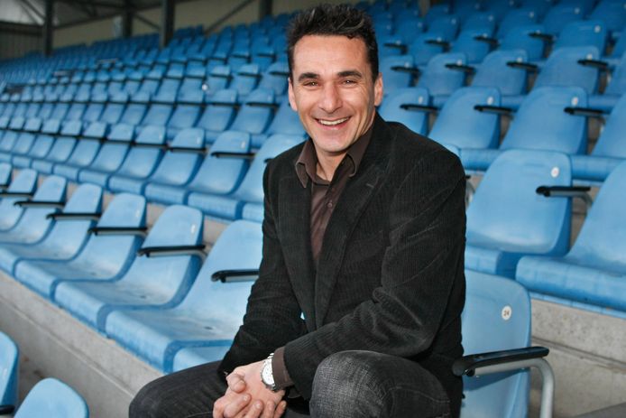 Kiest Gerald Vanenburg voor Ajax of PSV? | Nederlands voetbal | AD.nl