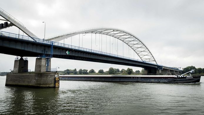 Merwedebrug volgende week vrijdag open voor trucks | Rivierenland | AD.nl