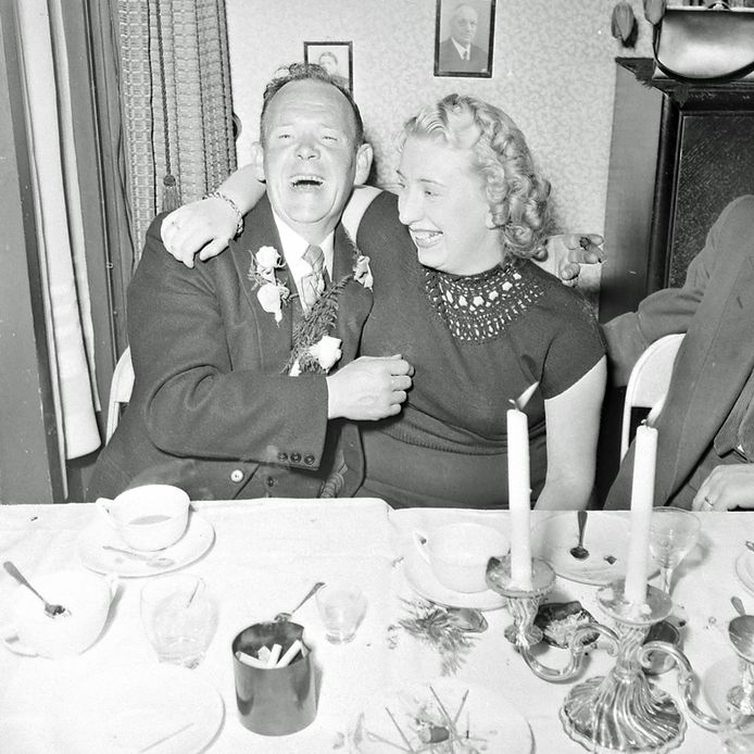 Het zilveren echtpaar Van Luyt vierde een feestje in 1953 | Eindhoven ...