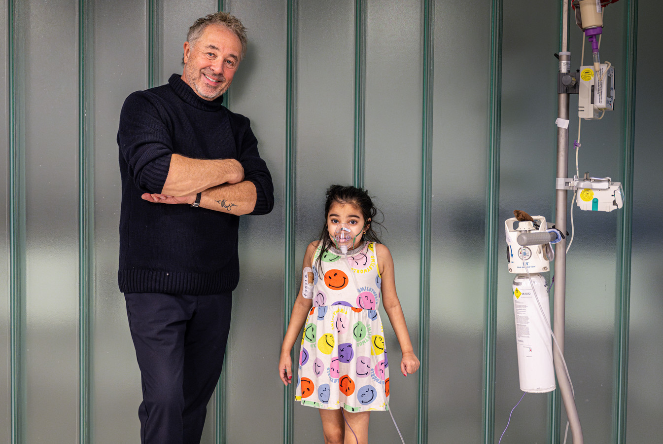 Trompetteren met spuugzakjes en tassen vol jurken: theatermakers in het ...