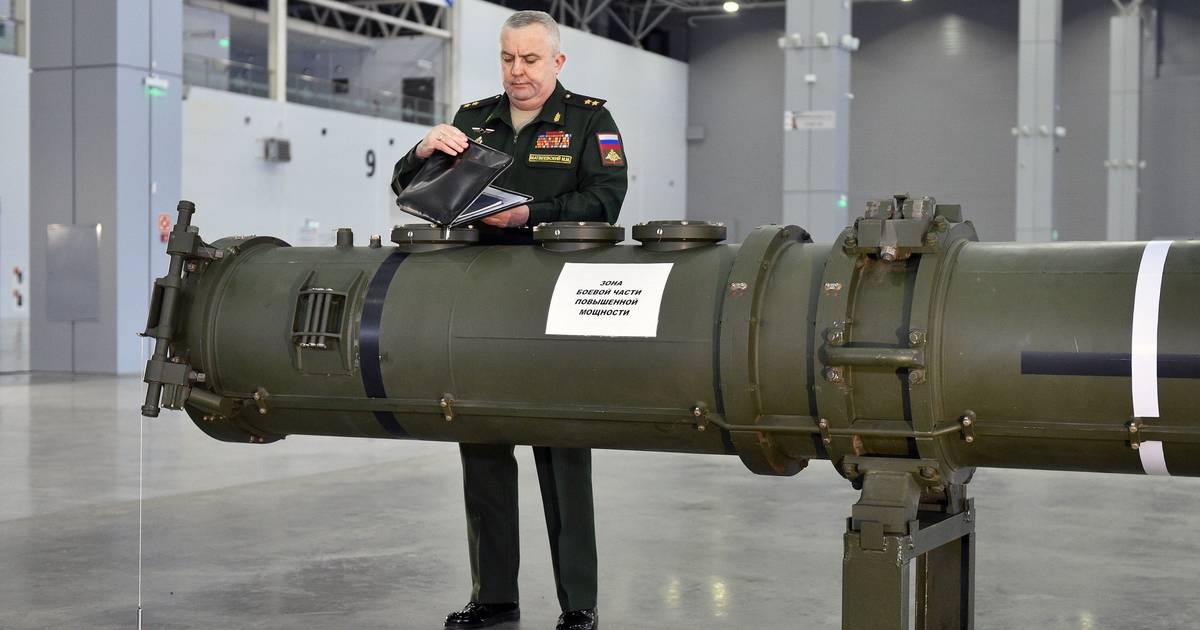 Russisch leger presenteert nieuwe middellange afstandsraket aan ...