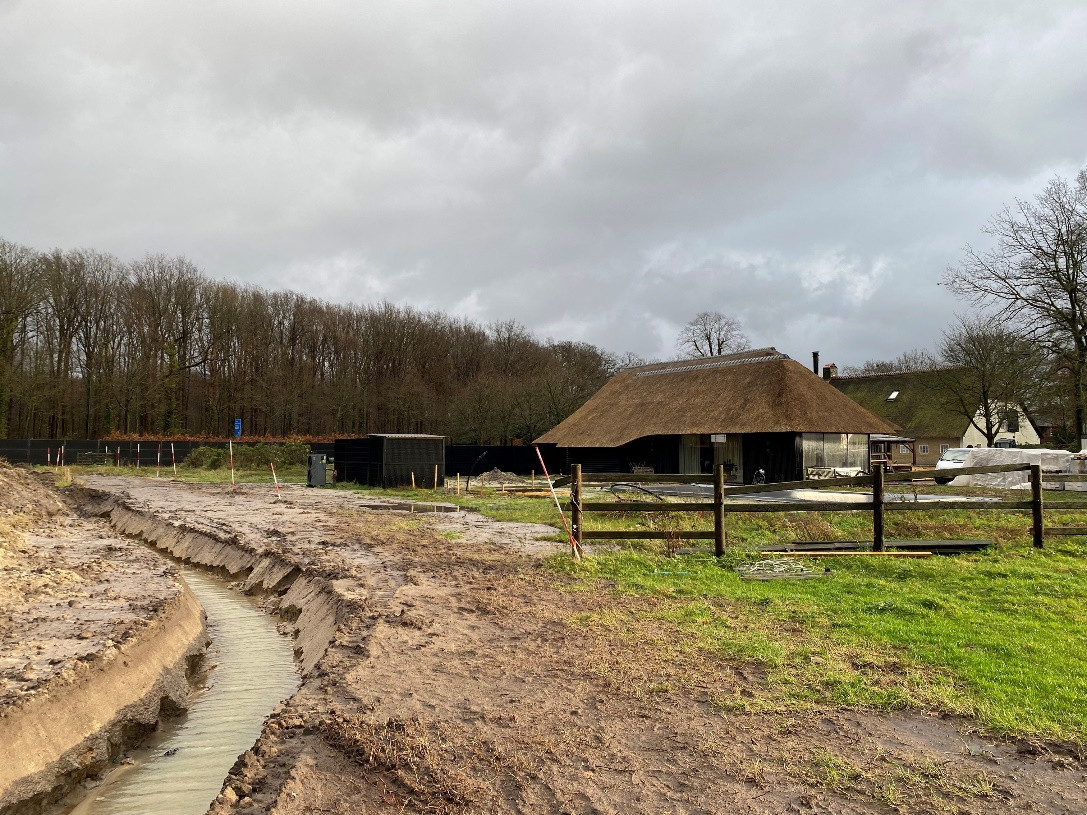 Wie graaft zomaar een sloot van 70 meter op andermans grond? ‘Dat doe ...