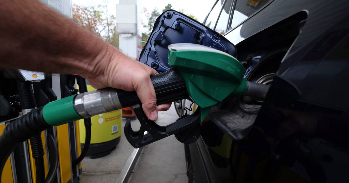 Benzine tanken vanaf morgen duurder: maximumprijs tot 2,021 euro ...
