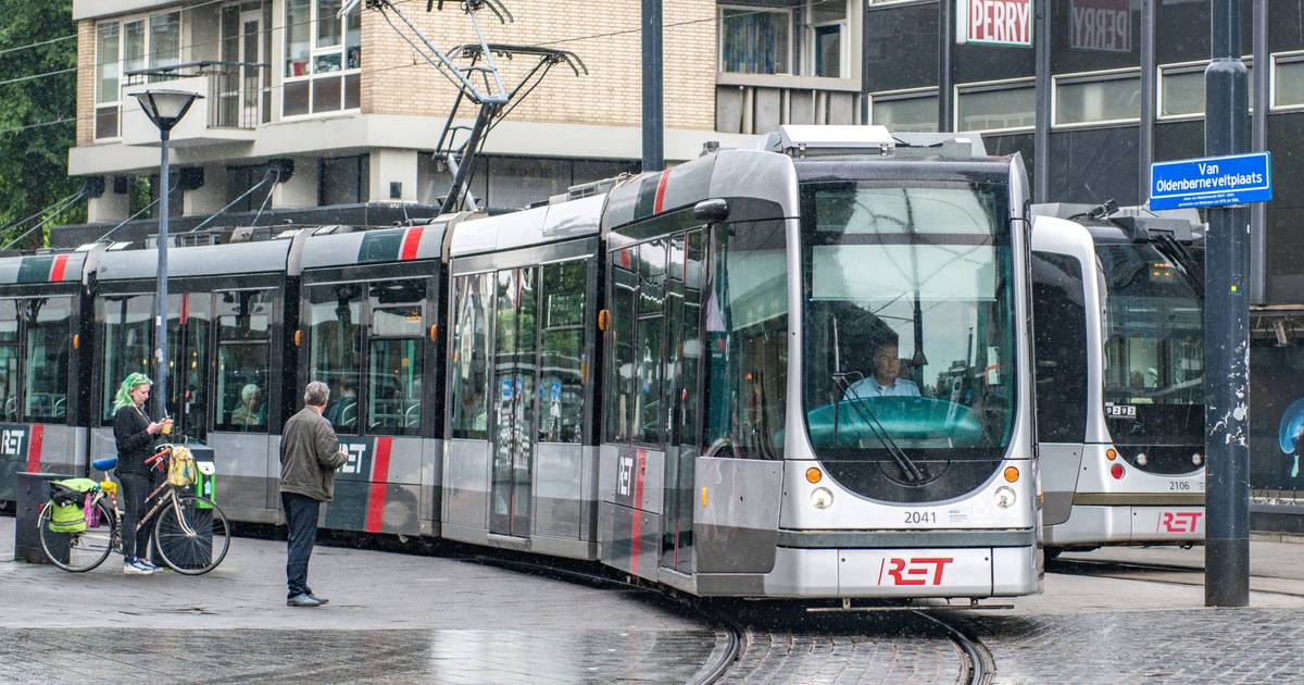 Openbaar vervoer komt weer op gang | Rotterdam | AD.nl