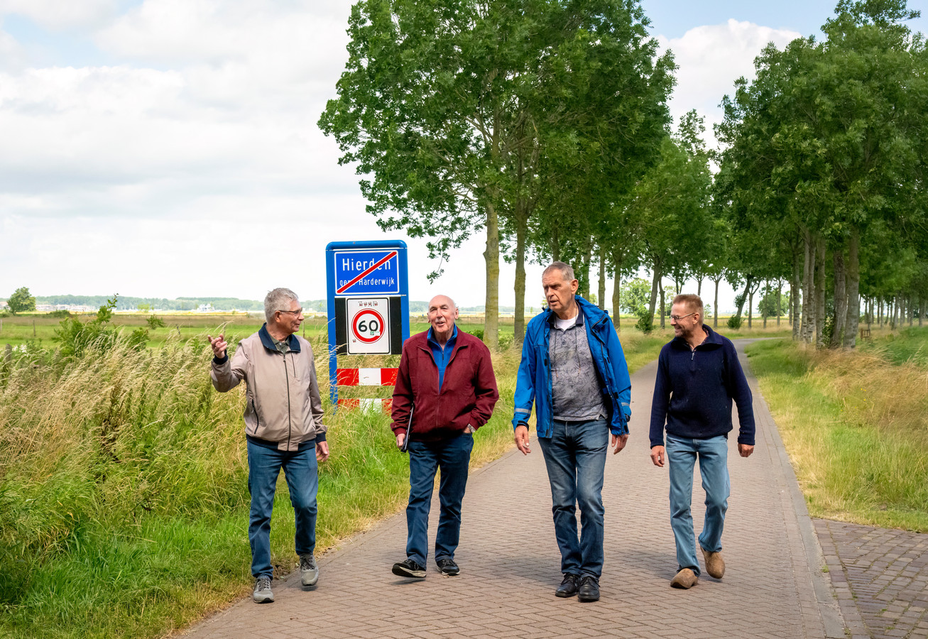 Op het oog een gewoon boerenbruggetje in Hierden, maar niets is wat het ...