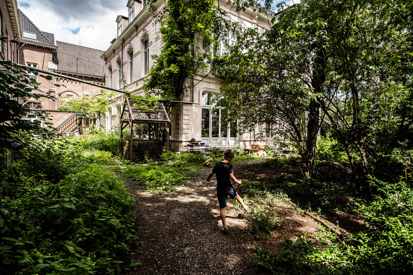 De terugkeer van de woongemeenschap: Harm (25) gaat met zijn vrienden ...