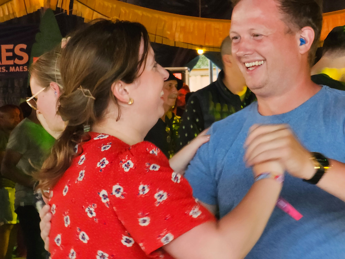 IN BEELD. 40ste Antilliaanse Feesten gestart onder stralende zomerzon ...