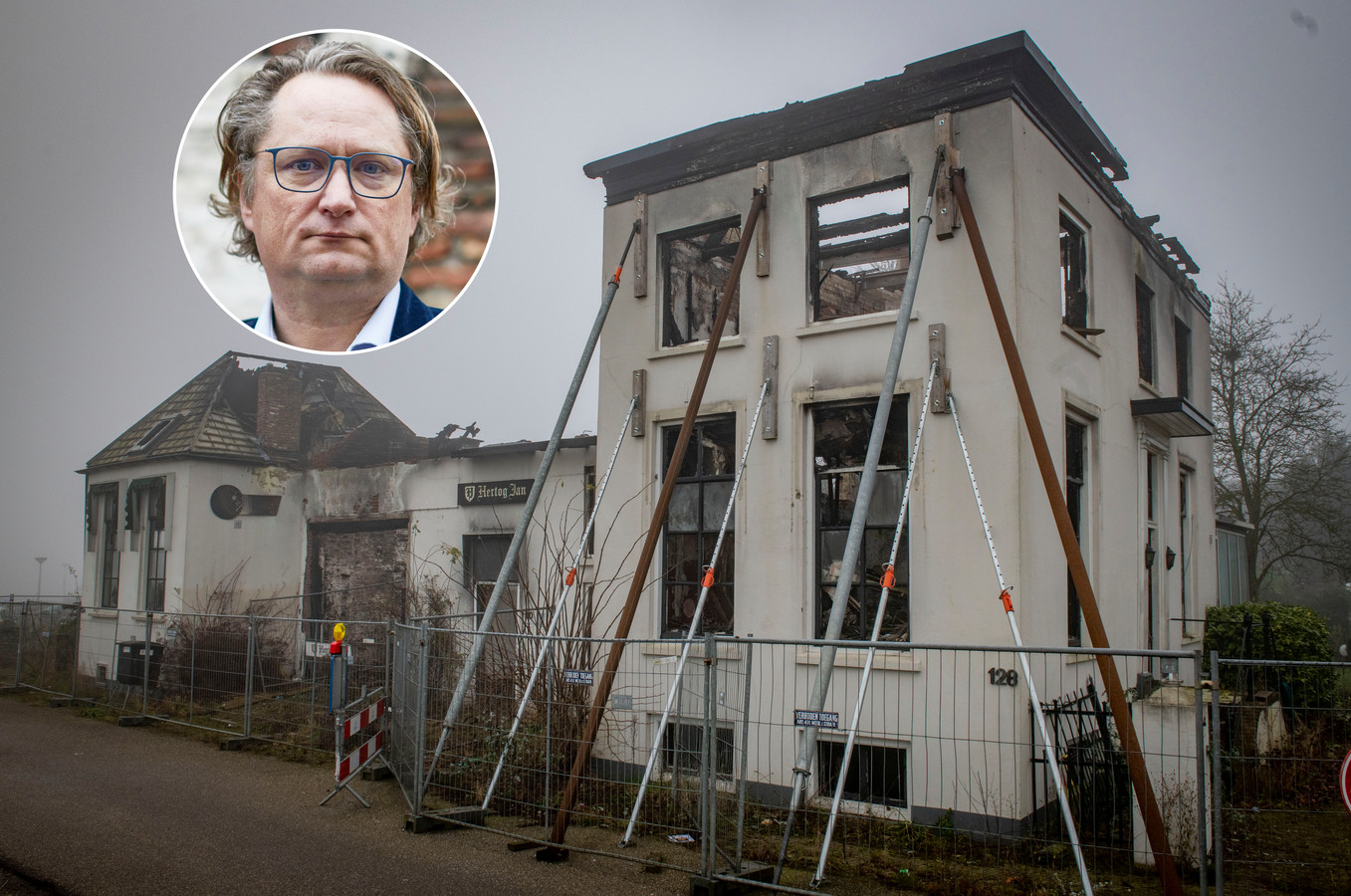 Nu afgebrande herberg in Zutphen eindelijk herbouwd kan worden, hult ...