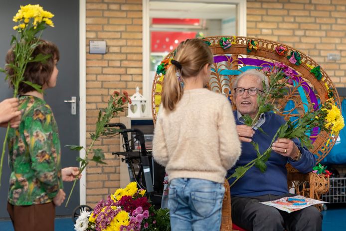 ‘Meneer Ab’ (87) neemt afscheid van De Wegwijzer in ‘s Gravenmoer ...