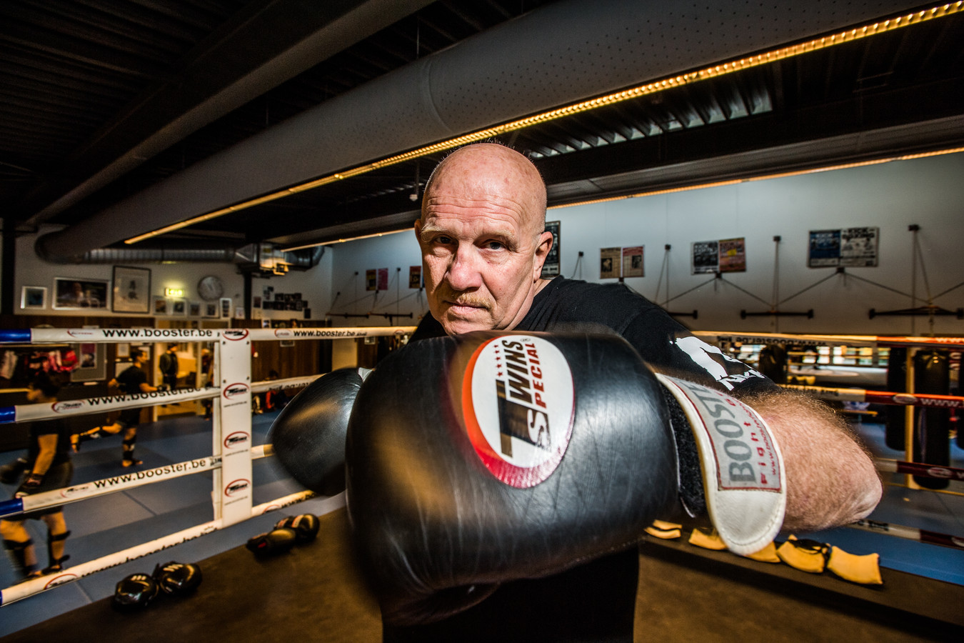 Na een training speelt deze wereldkampioen kickboksen Beethoven op zijn ...