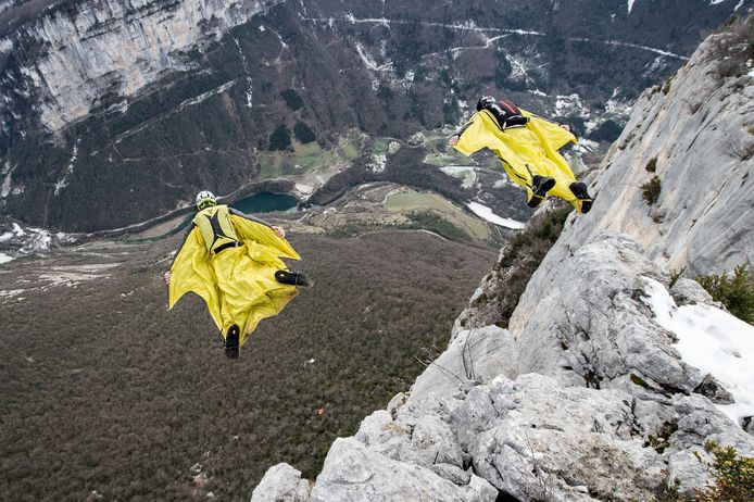 Britse basejumper (65) sterft na 400 meter hoge val van bergtop in Italië | Buitenland | hln.be