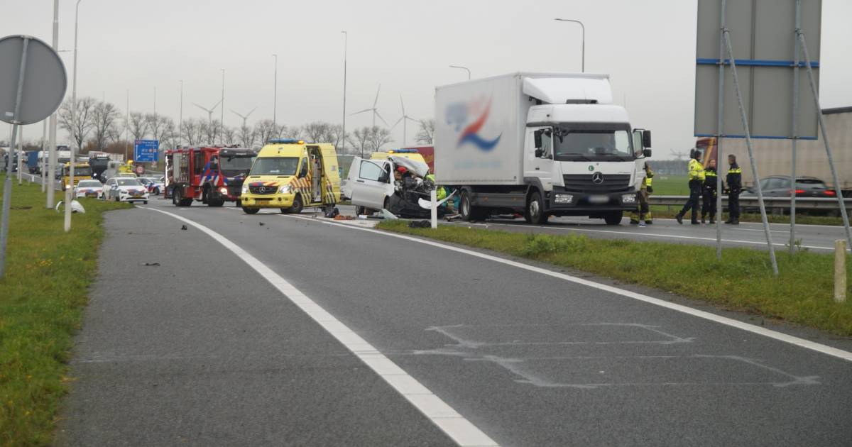 Gewonde bij ongeval tussen vrachtwagen en bestelauto op A59 bij Drunen, snelweg weer open | Den ...