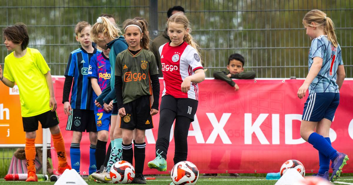 Ajax Kids Tour trekt minder kinderen dan gedacht, maar Suus (10) blijft ...