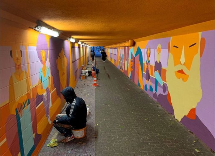 Street Art fleurt de spoorwegtunnel in Ruisbroek weer op: “Het maakt ...