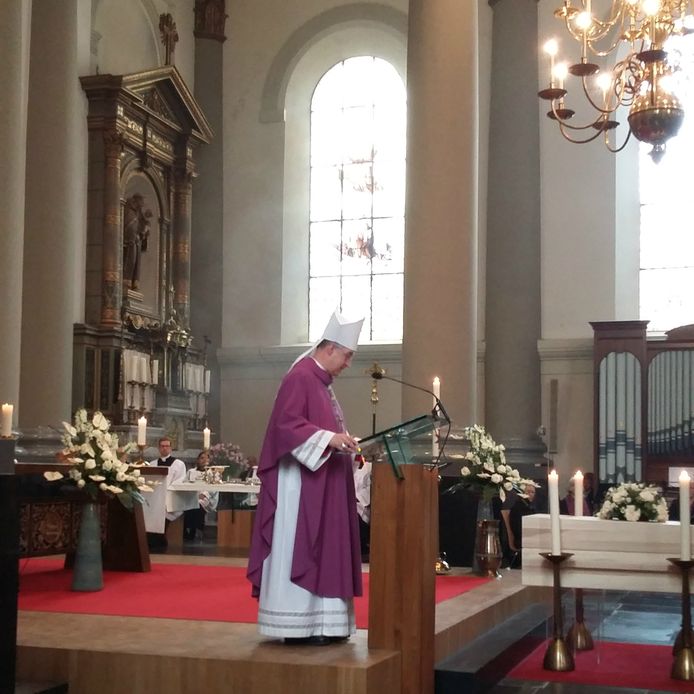 Nicht van Ernst bij uitvaart: 'Oom Huub was een bindende schakel in de ...