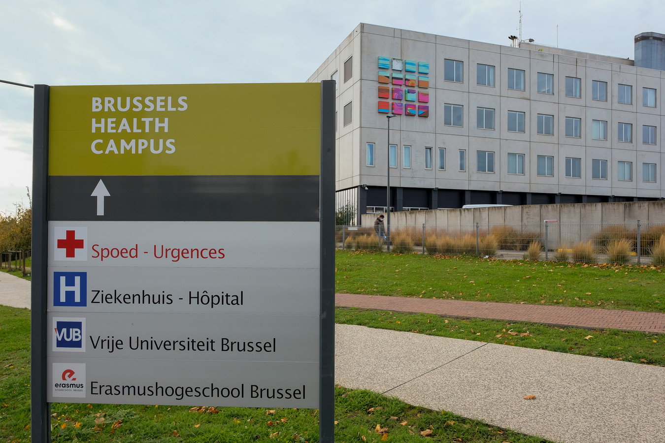 Nog steeds groot verloop bij coronapatiënten in UZ Brussel | Foto | hln.be