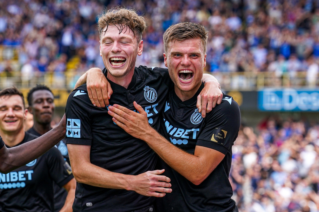 Degelijk Club Brugge boekt moeizame zege tegen KV Kortrijk, Noa Lang valt uit met een blessure ...