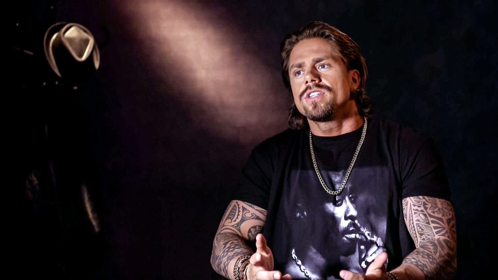 Geert Hoste fileert 2021: “Wat Wout van Aert is voor het wielrennen, is ...