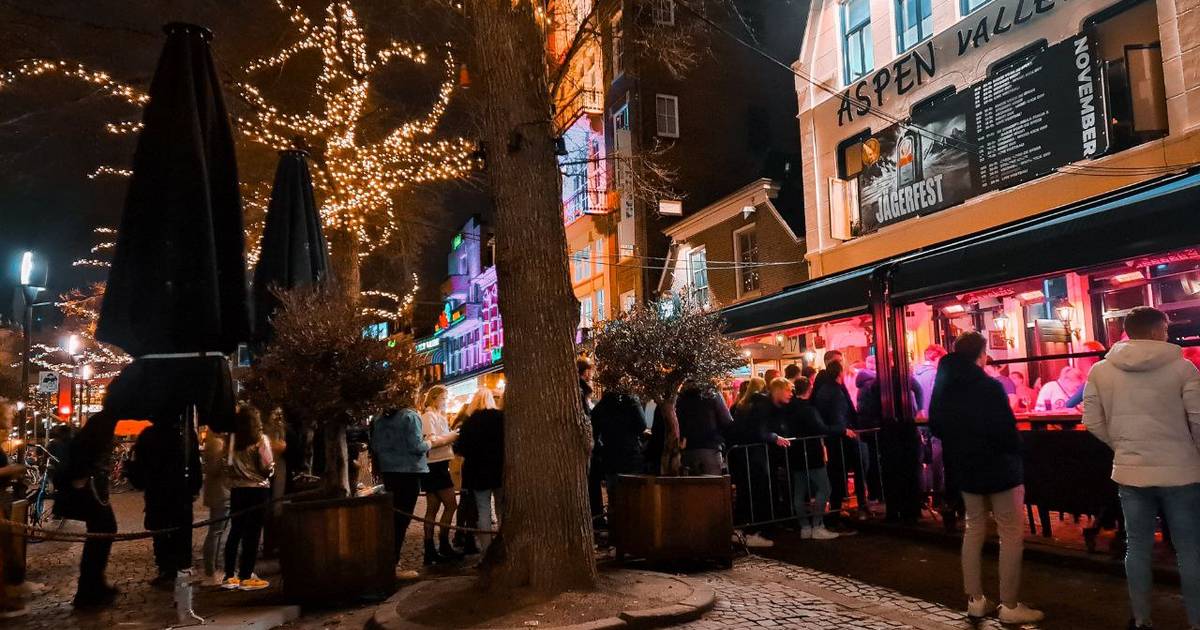 Drukte in Enschedese binnenstad op voorlopig laatste horeca-avond ...