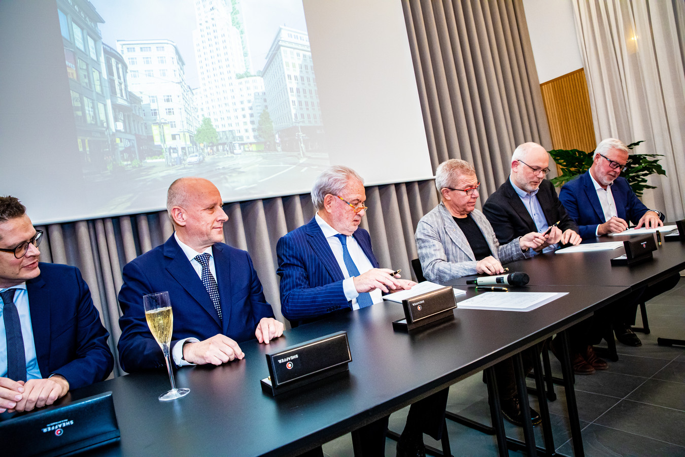 Opvolging verzekerd: tienjarige kleindochter Fernand Huts ontwerpt haar ...